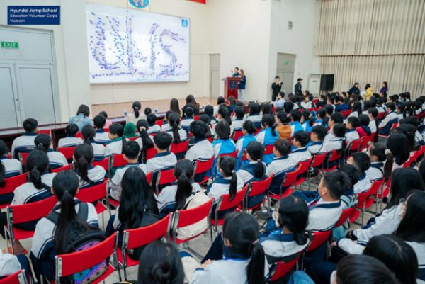 ULIS Tour for middle-school students – University of Languages and ...