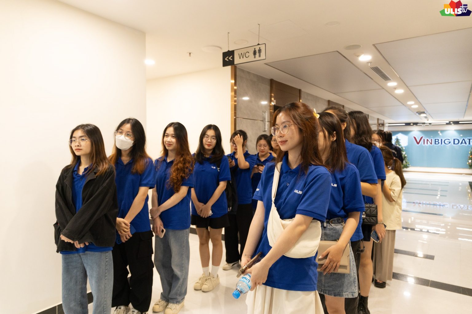 ULIS students visit VINBIGDATA Company – University of Languages and ...