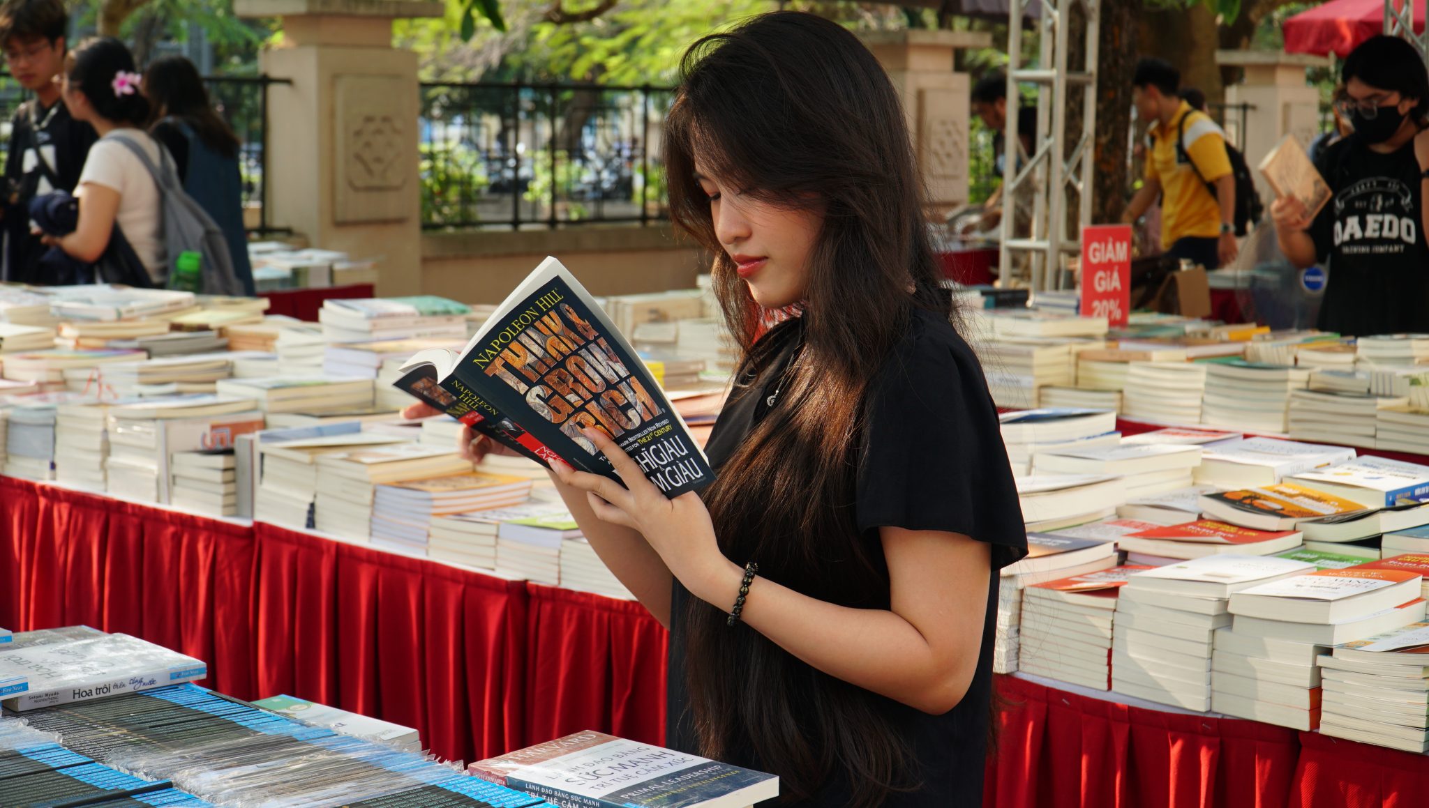 [Ảnh] Ngày hội sách ULIS Book Fair 2024 – Trường Đại học Ngoại ngữ – Đại học Quốc gia Hà Nội