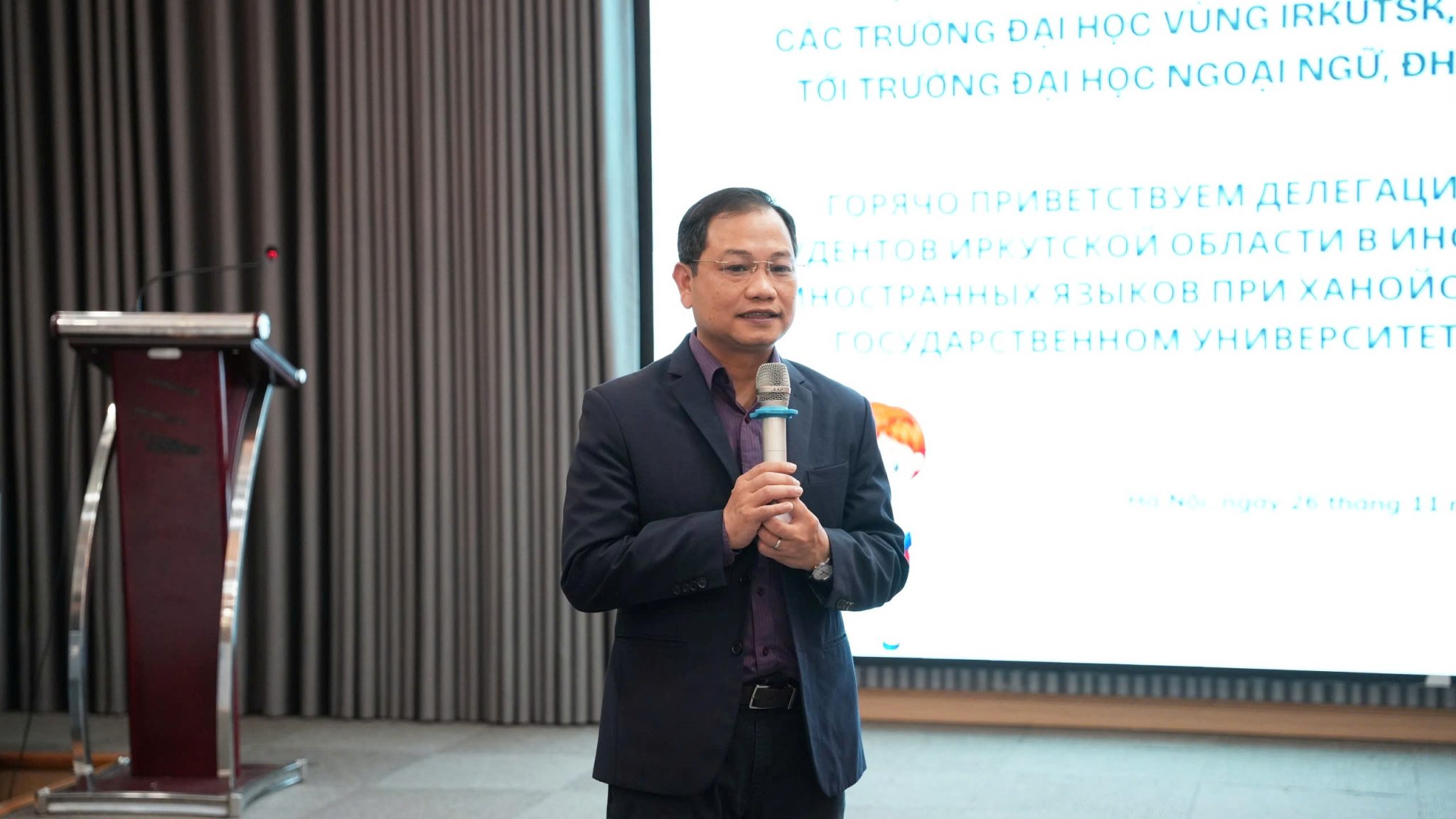 Giao lưu giữa sinh viên Trường Đại học Ngoại ngữ và đoàn sinh viên vùng Irkutsk (Liên bang Nga ...